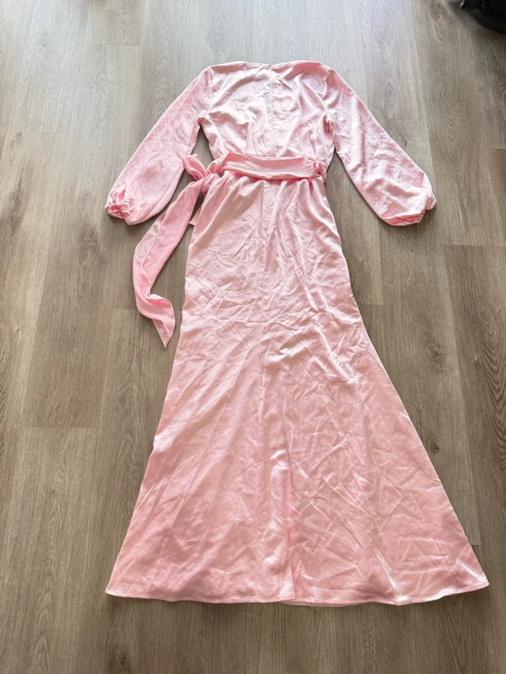 Elliatt | Dresses | Elliatt Kia Pale Pink Satin Vneck Draped Long ...